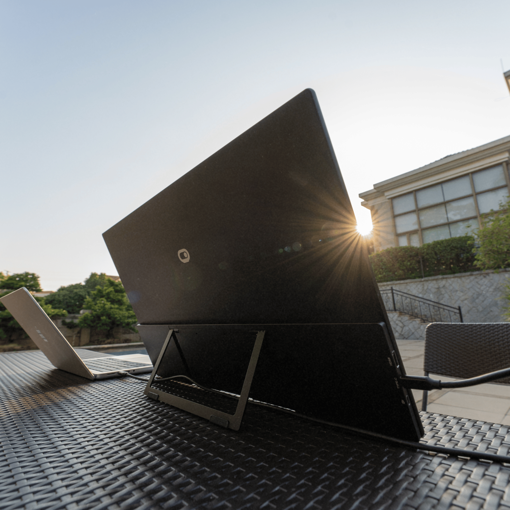 Eazeye Monitor 2 | 24" Naturally Frontlit RLCD Monitor